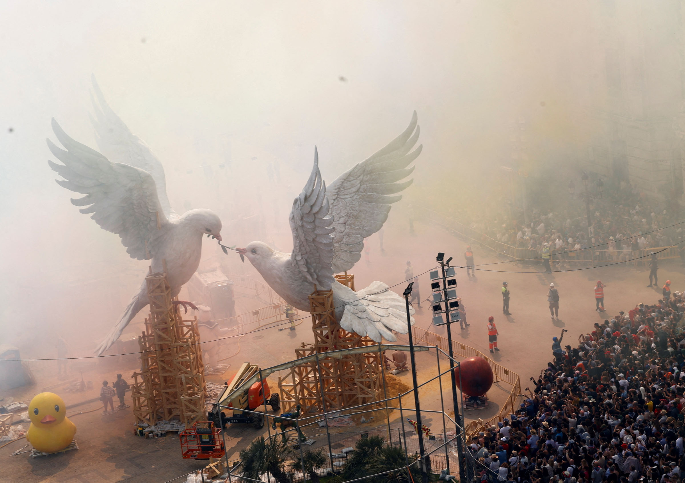 What's in a "Top 100 Photos of the Year" List?