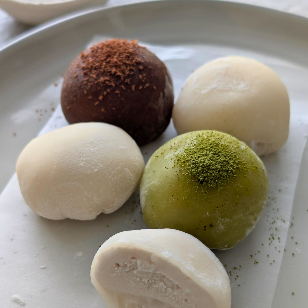 How to Make Mochi Ice Cream at Home (Plus Flavor Variations + Filling ...