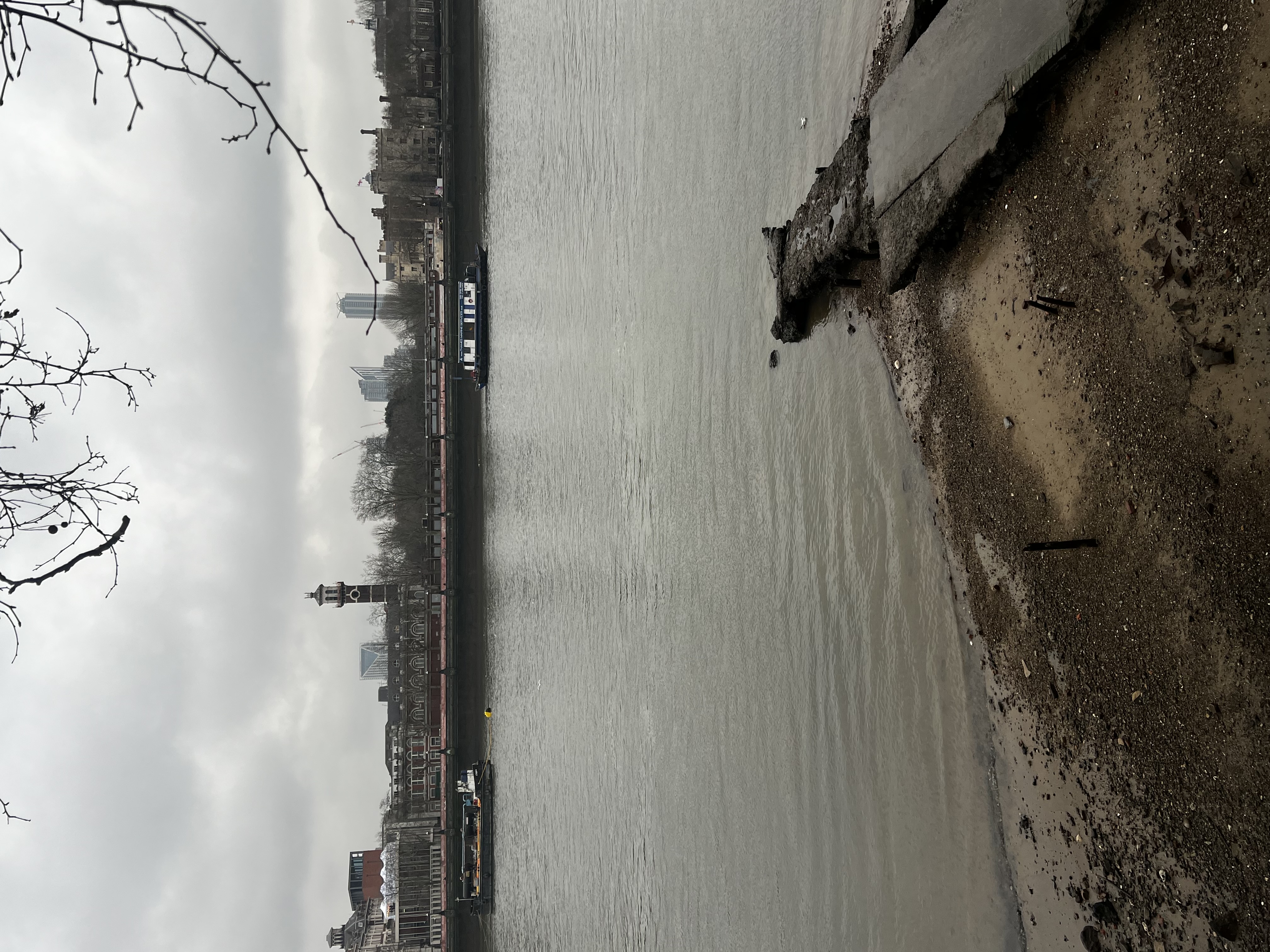 Tides of London: how the Thames ebbs and flows with urban life