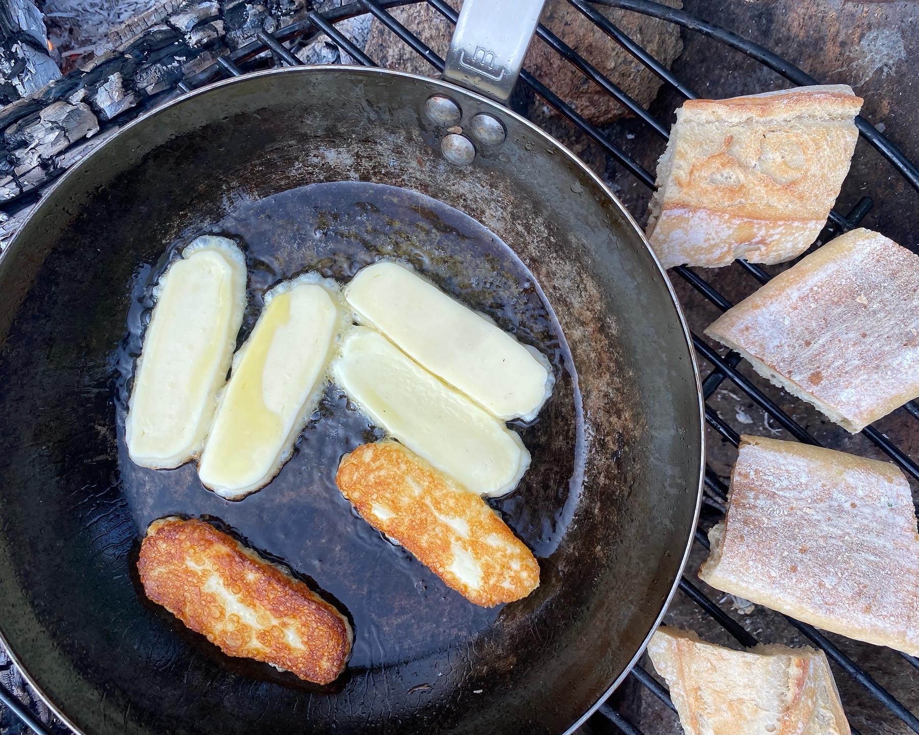 A Guide To Different Types of Pans + Skillets