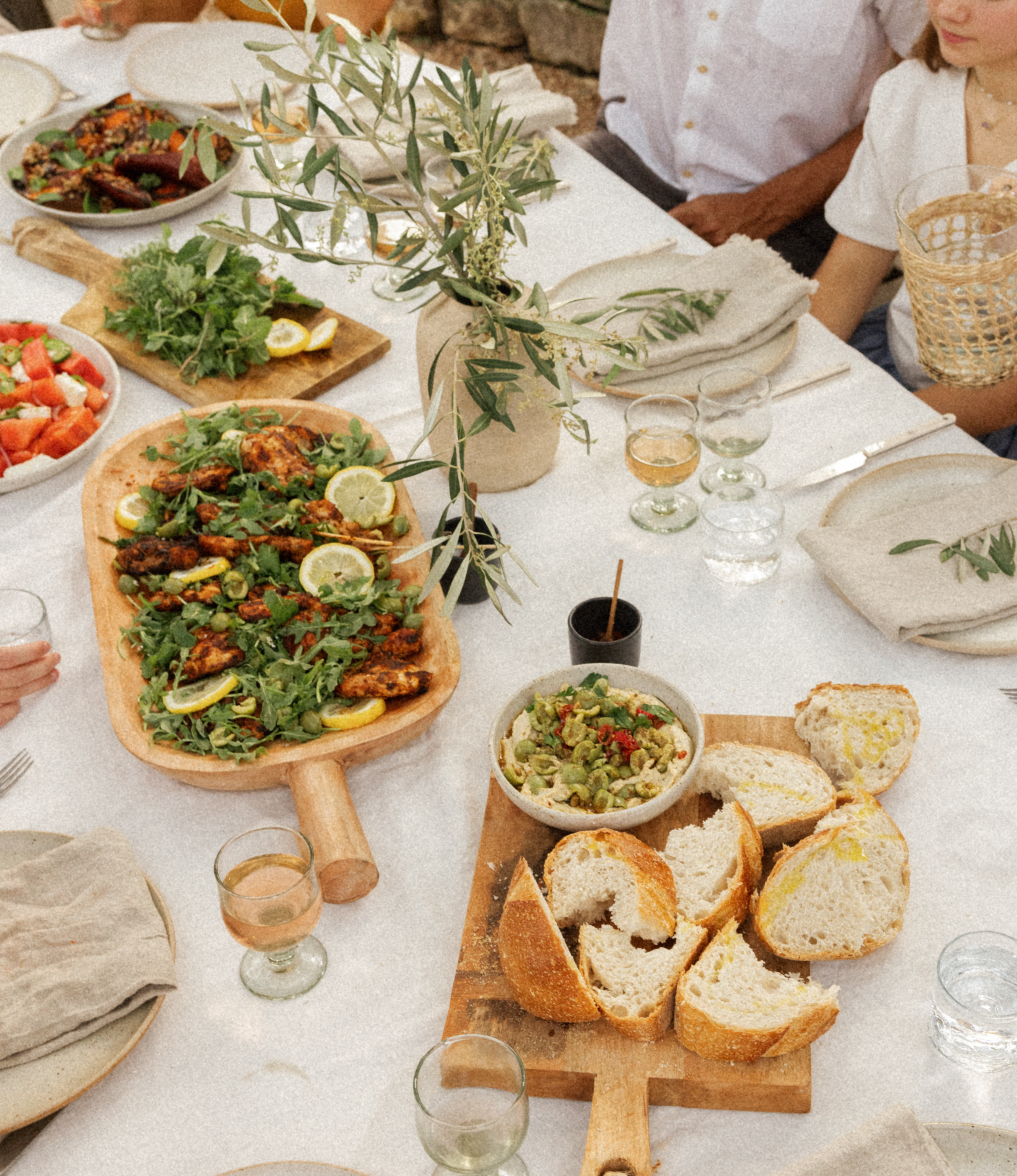 Your Guide to the Ultimate Summer Dinner Party