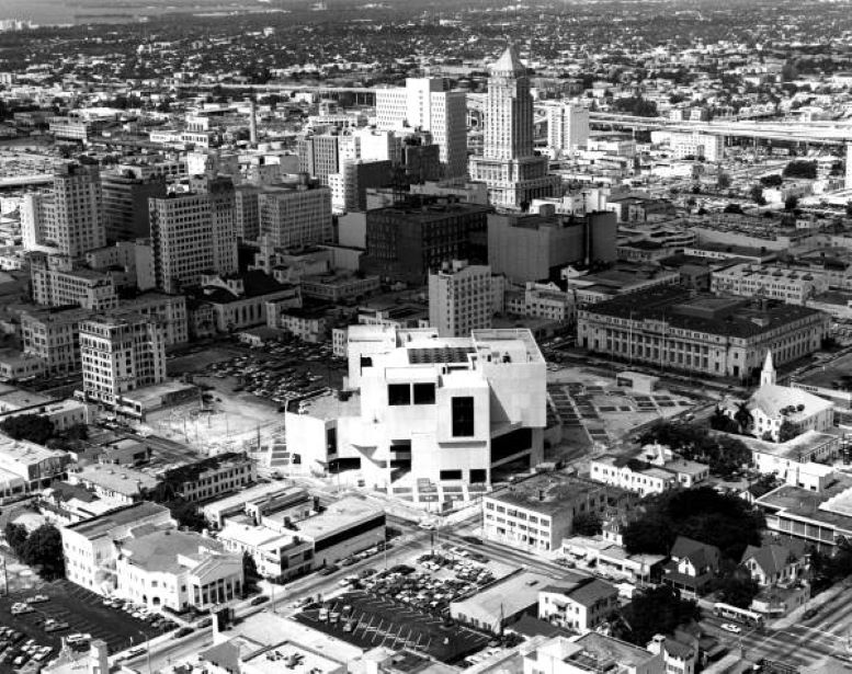 Miami-Dade College Wolfson Campus - by Casey Piket