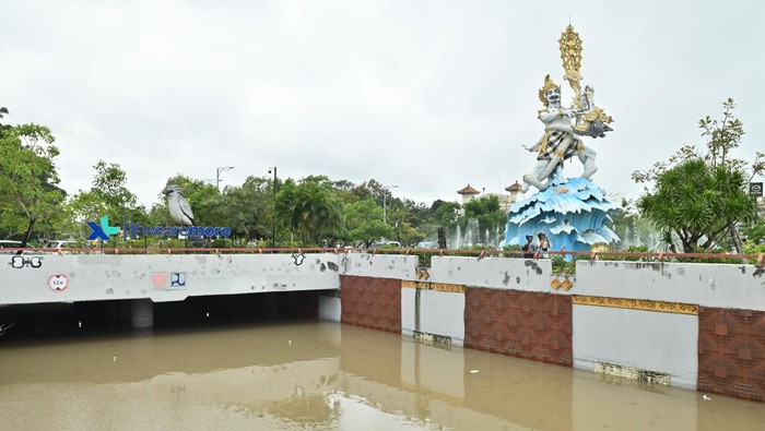 Deadly Bali Floods Leave 6 Dead, Submerge Roads, Disrupt Airport Access