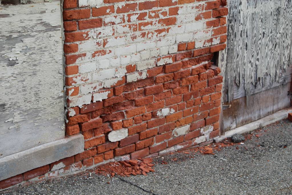 Mass Masonry vs Veneer Walls - by Arjun Bir
