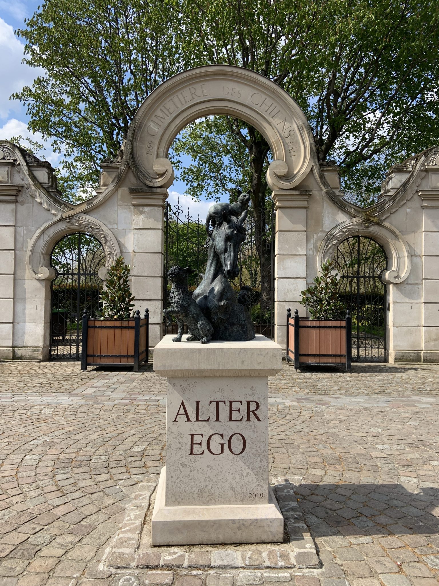 Five cemeteries in Paris beyond Père Lachaise