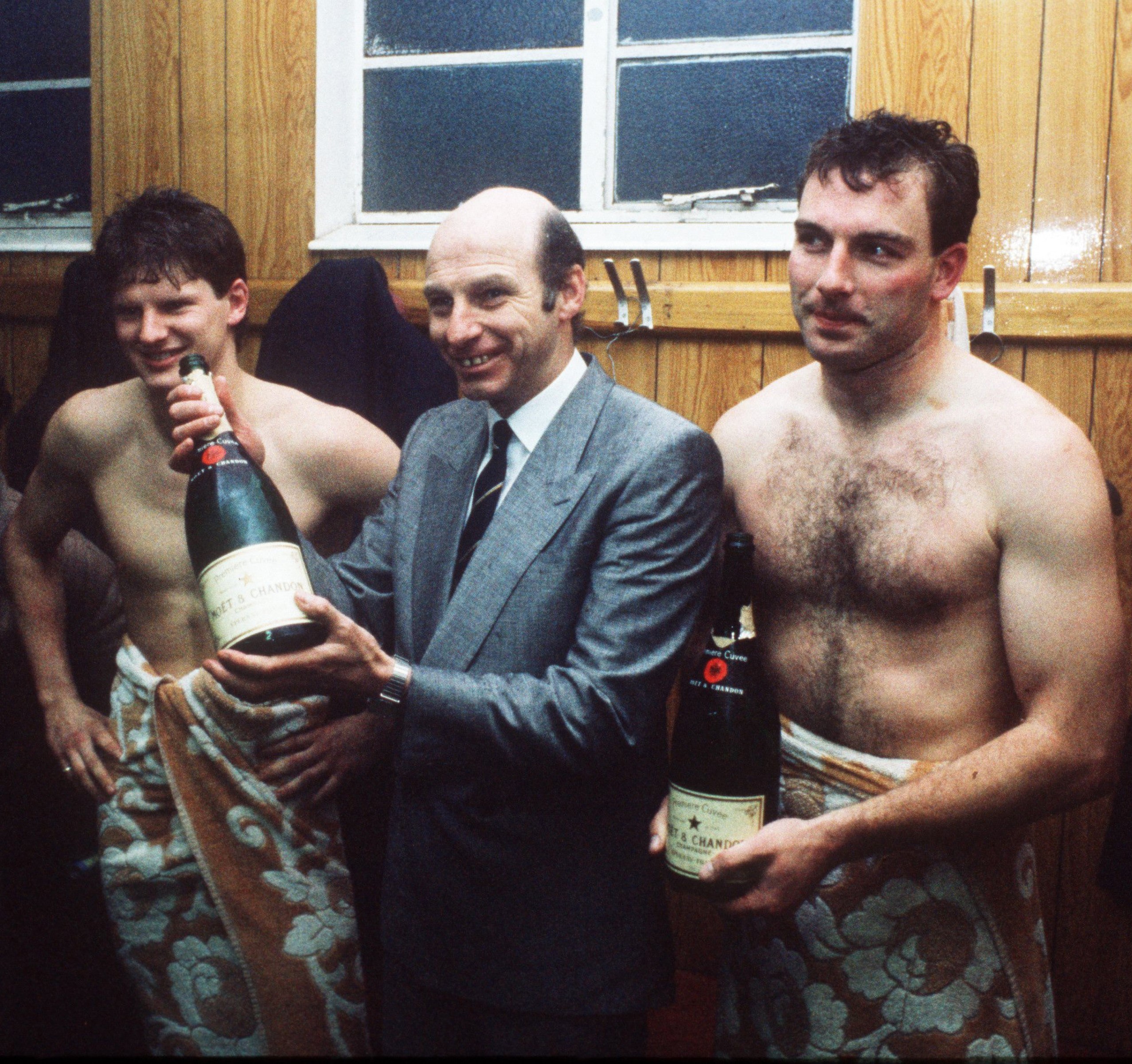 Vale fans honour their greatest manager - by Mike Baggaley